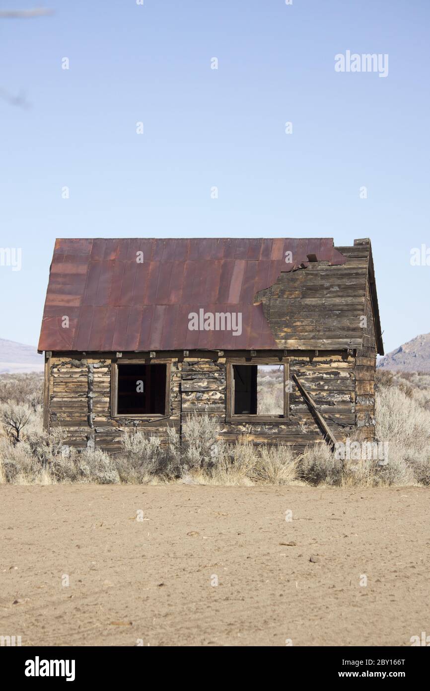Run down shack hi-res stock photography and images - Alamy