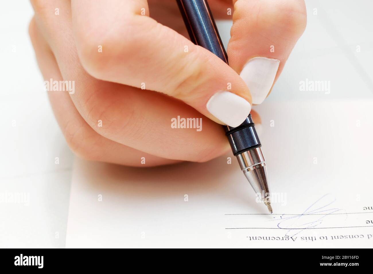 Female hand signing contract Stock Photo - Alamy