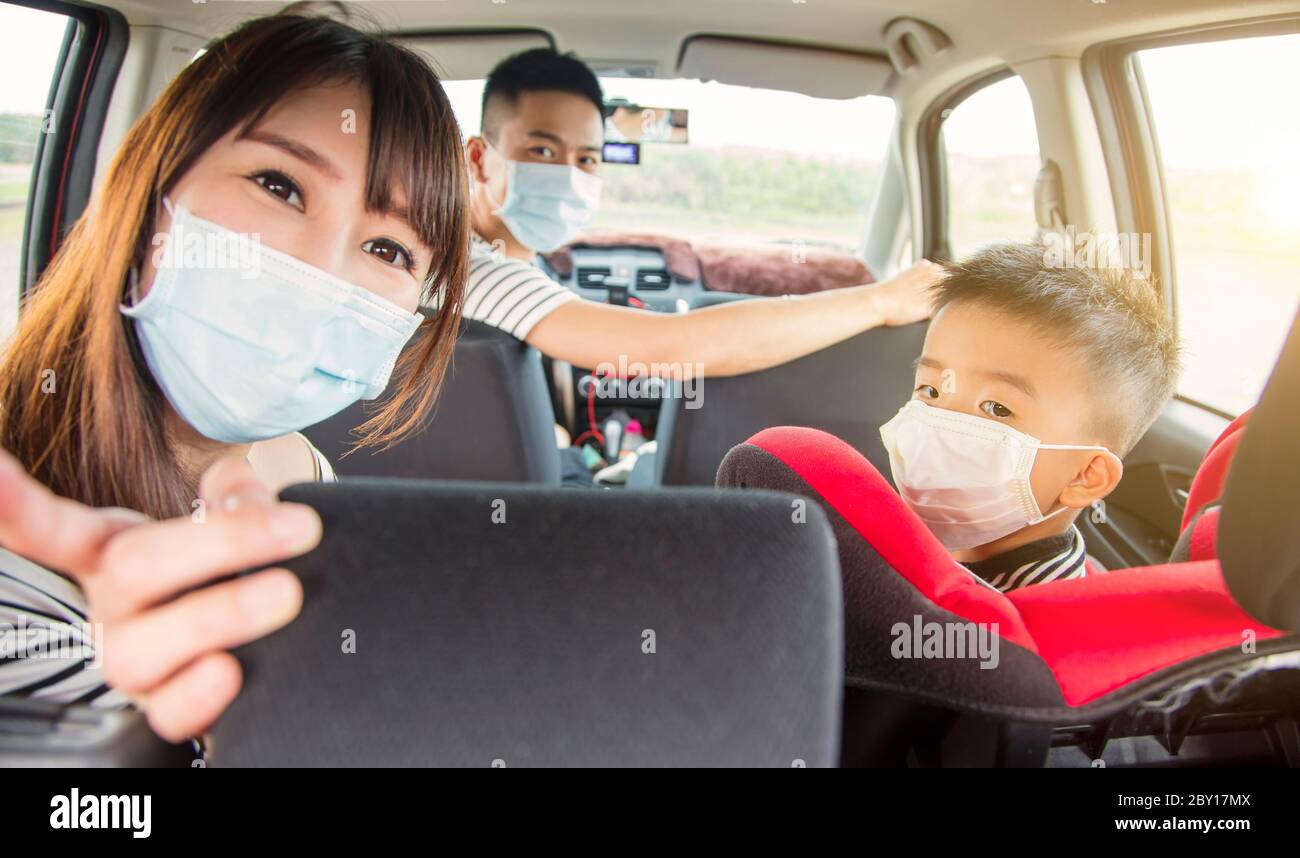 Car family driving hi-res stock photography and images - Alamy