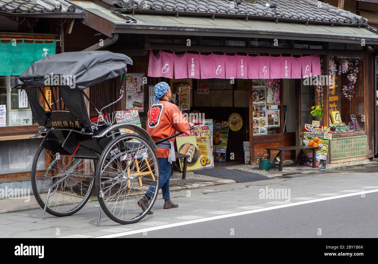 Traditional rickshaw japan hi-res stock photography and images - Alamy