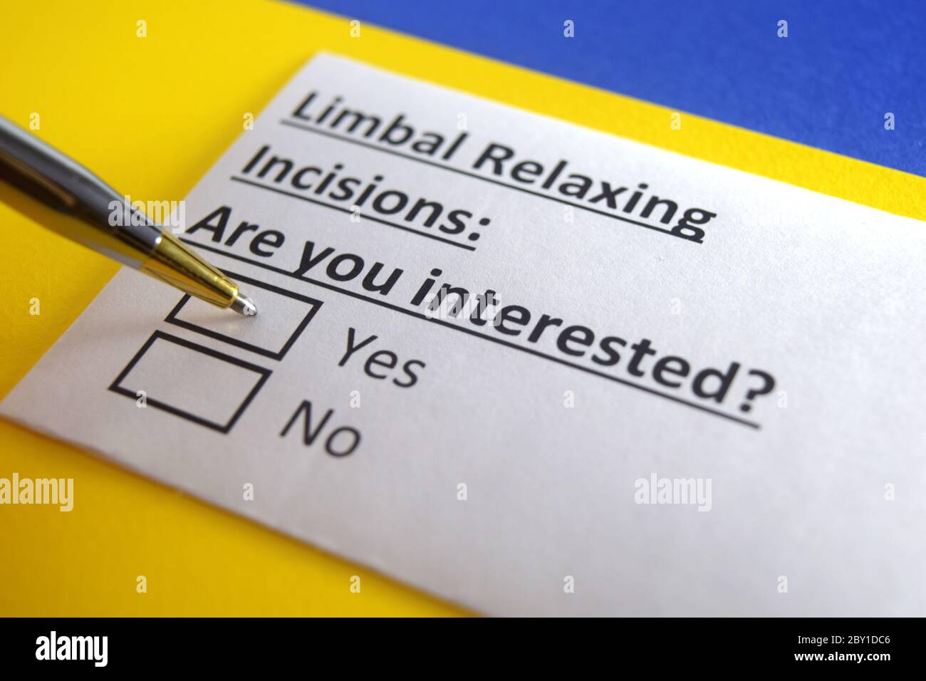 Limbal relaxing incisions hi-res stock photography and images - Alamy