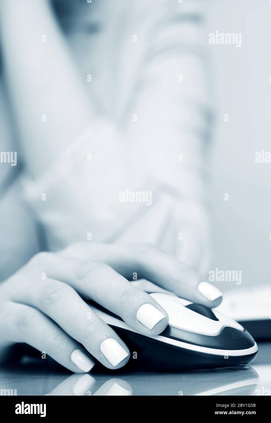Female hand holding computer mouse Stock Photo - Alamy