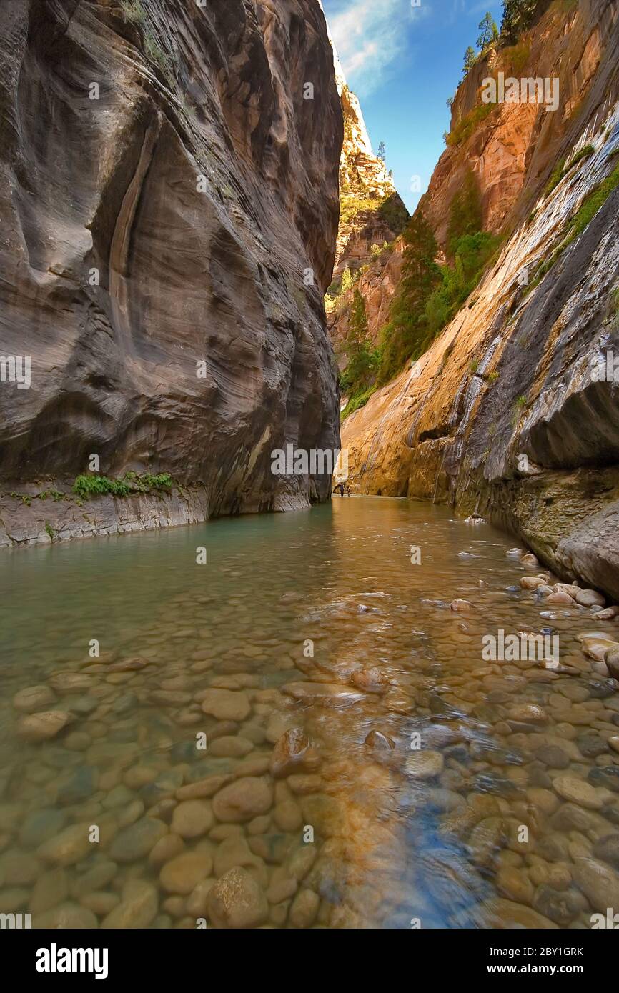 Bed stone hi-res stock photography and images - Alamy