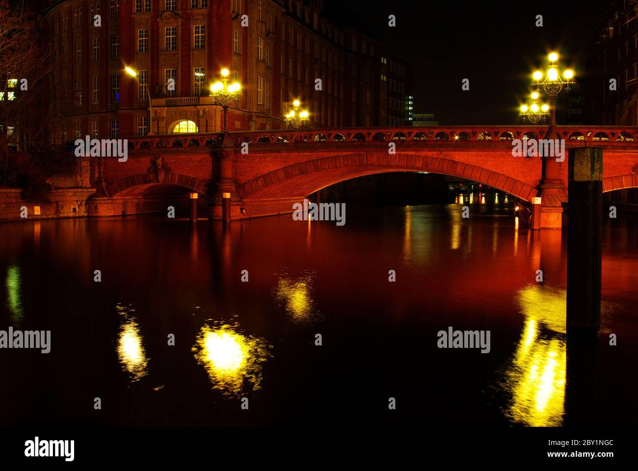 Bridge shot hi-res stock photography and images - Alamy