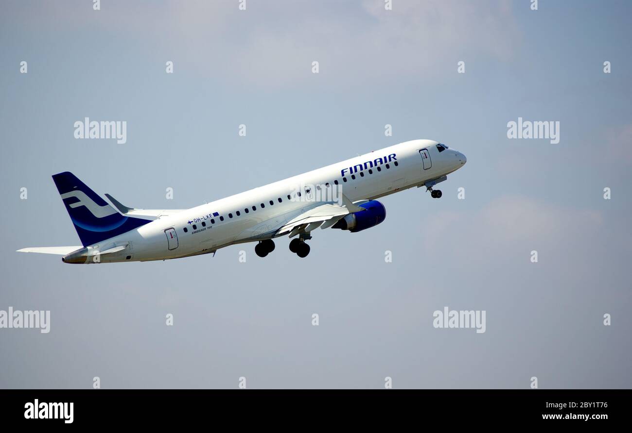 Finnair Embraer 190 Stock Photo - Alamy