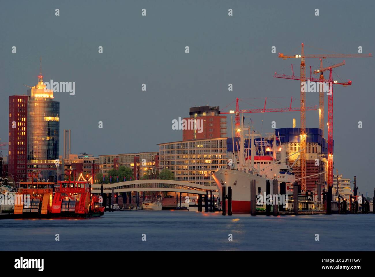 Port panorama / Hamburg Stock Photo - Alamy