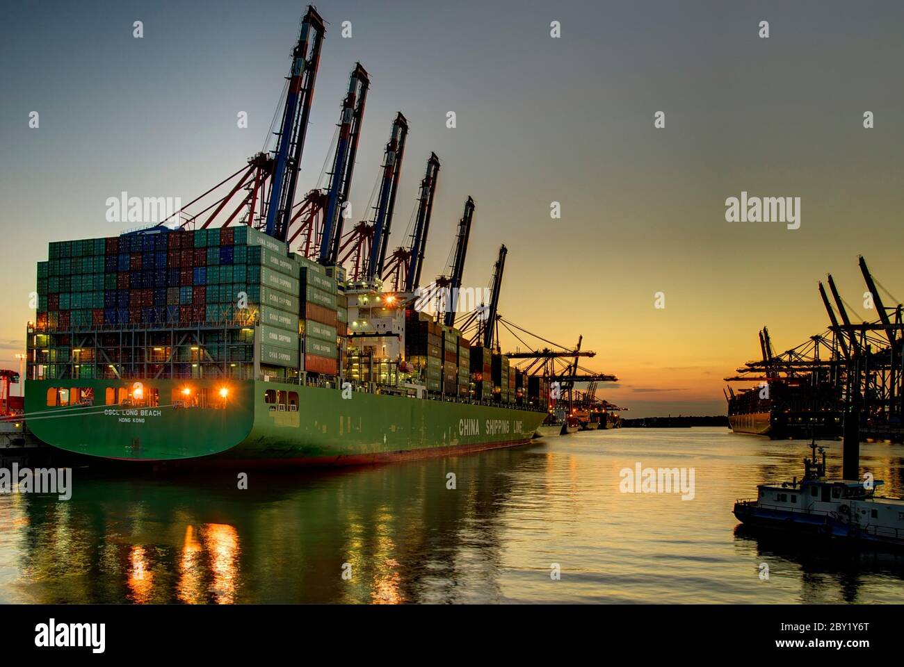 Port facility hi-res stock photography and images - Alamy