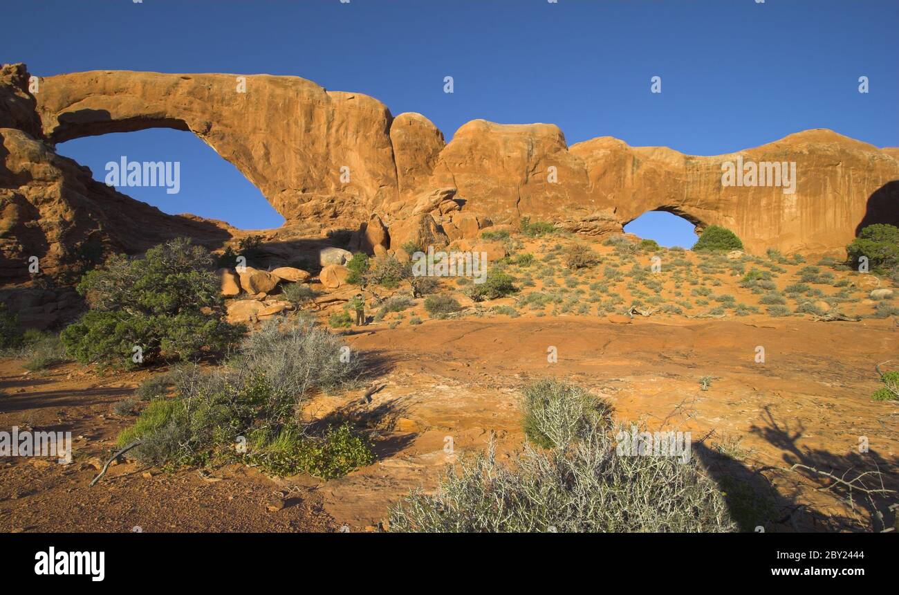 Two arches hi-res stock photography and images - Alamy