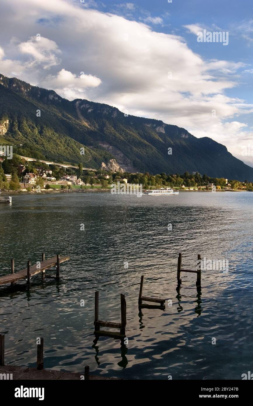 Water ripples reflection ship hi-res stock photography and images - Alamy