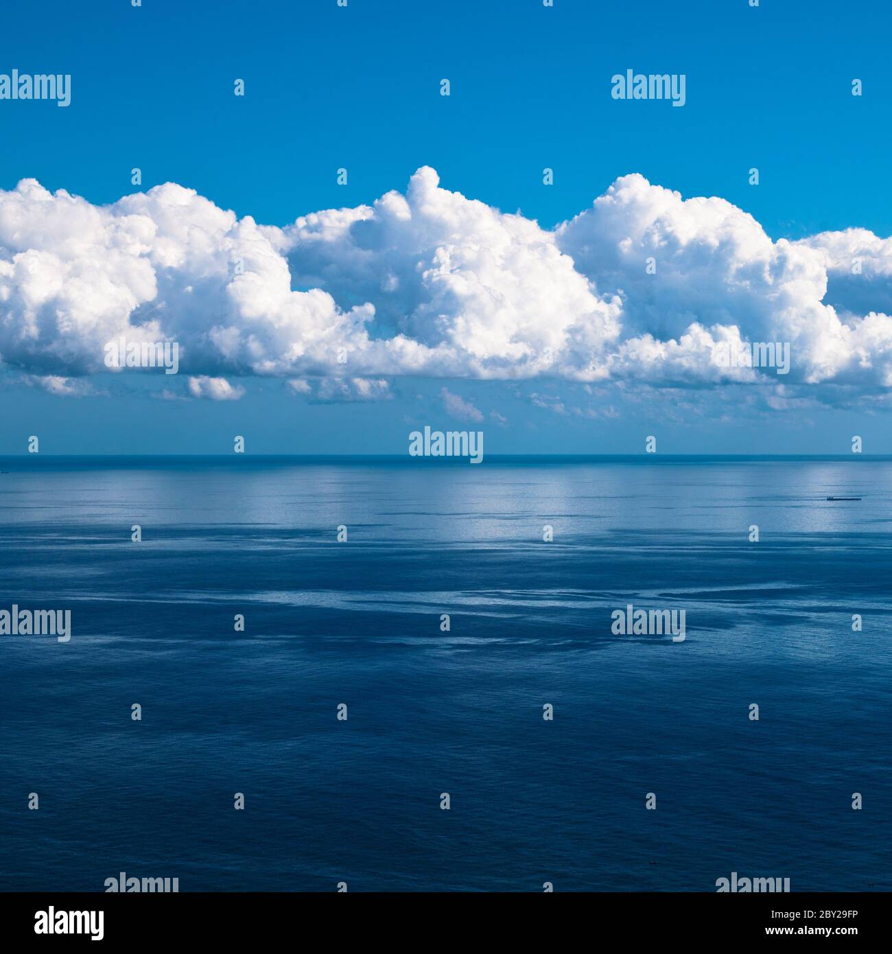 Perfect ocean view hi-res stock photography and images - Alamy