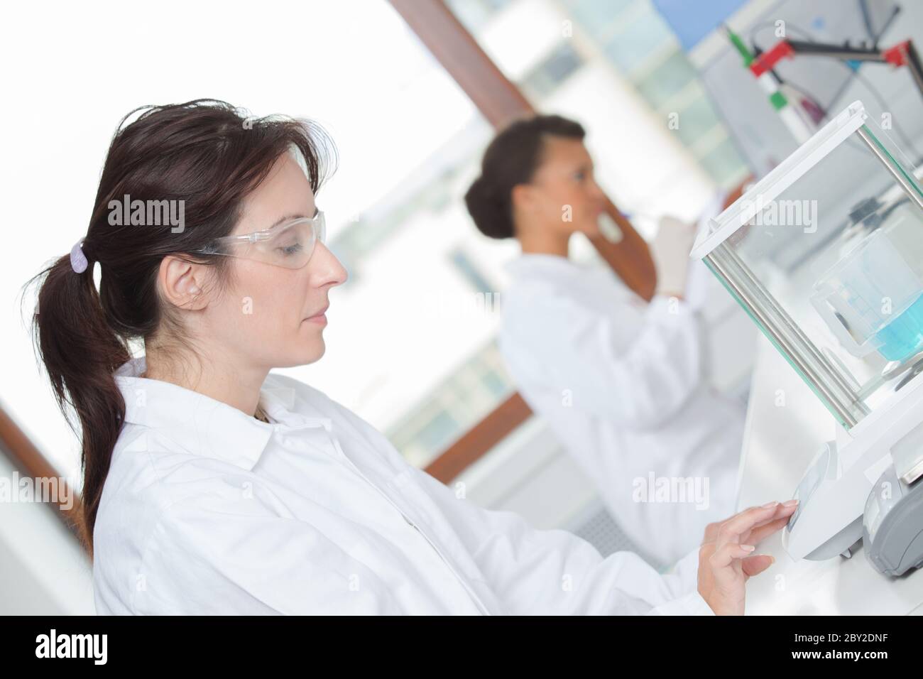 a science woman in lab Stock Photo - Alamy