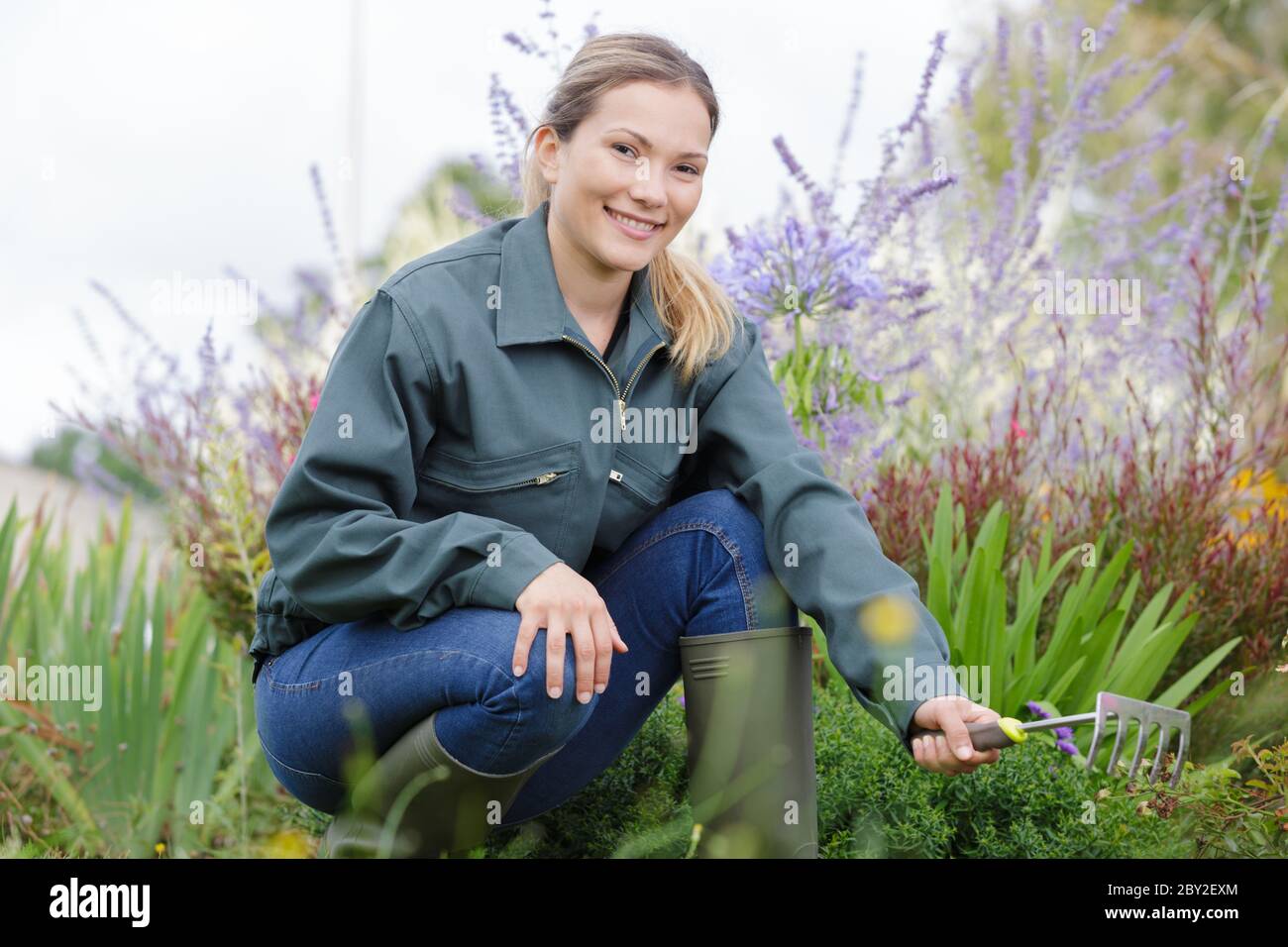 Doing gardening hi-res stock photography and images - Alamy