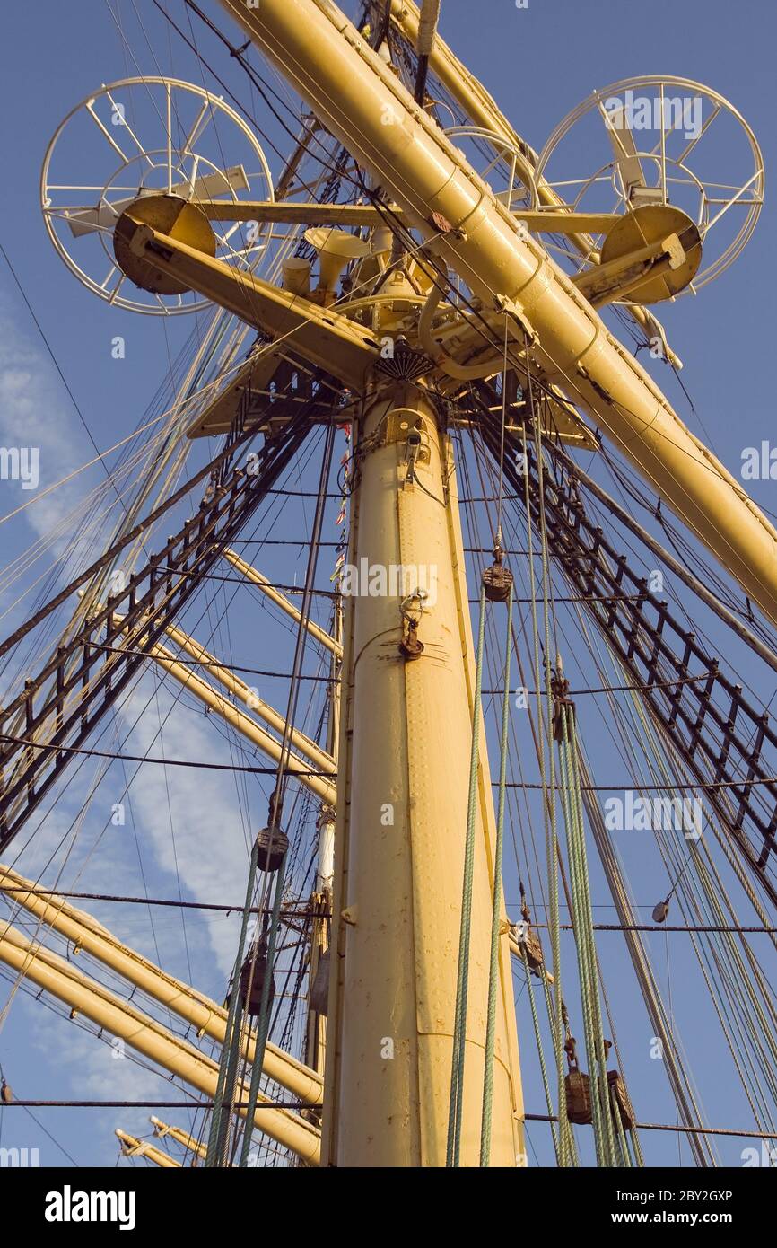Mast of a tall ship Stock Photo - Alamy