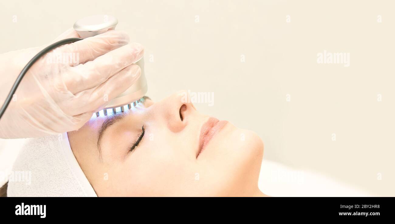 Light infrared therapy. Cosmetology head procedure. Beauty woman face ...