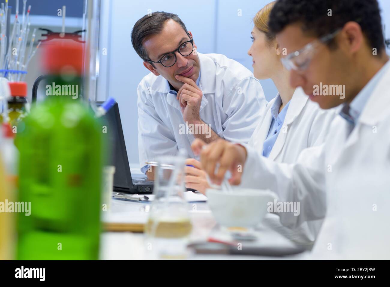 teacher talking to students in a science class Stock Photo - Alamy