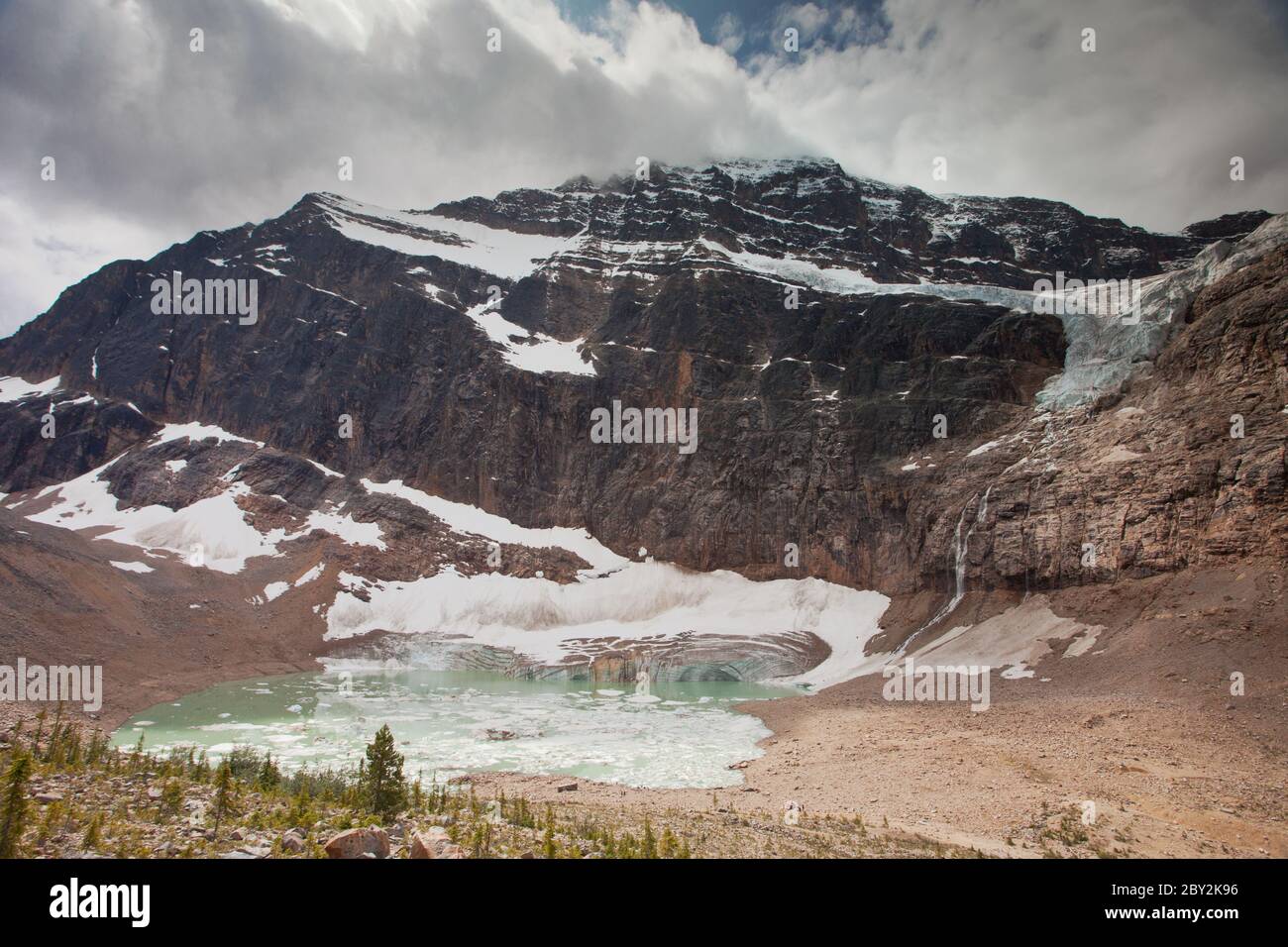 Mount edith cavell hi-res stock photography and images - Alamy