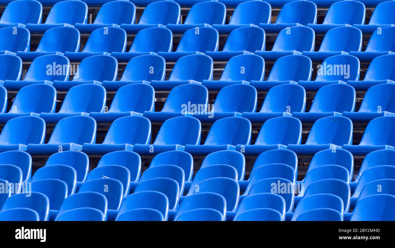 Empty blue theater seats hi-res stock photography and images - Alamy