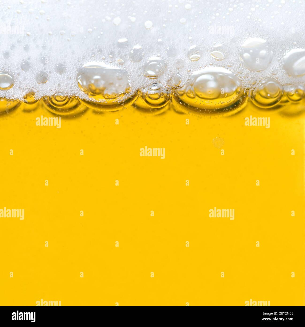 beer with foam Stock Photo - Alamy
