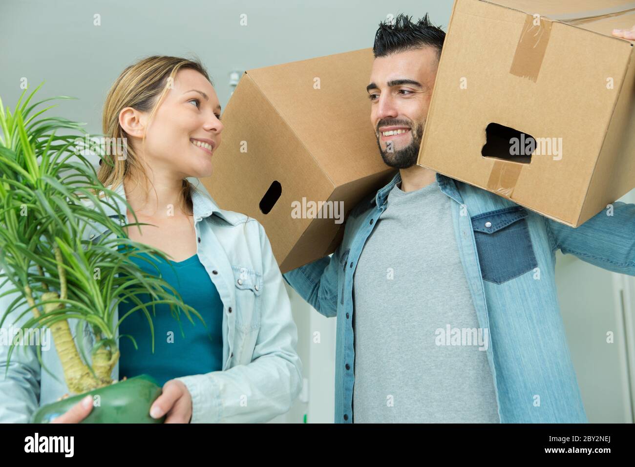 couple unpacking boxes at new house Stock Photo - Alamy