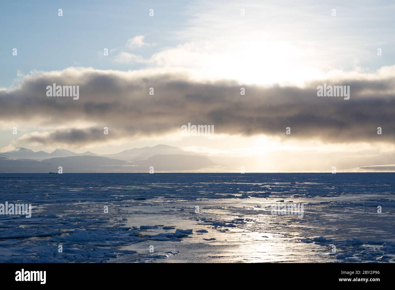 Billefjord svalbard frozen hi-res stock photography and images - Alamy