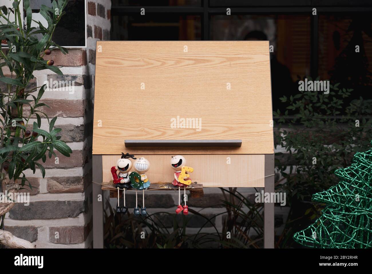 Restaurant signboard hi-res stock photography and images - Alamy