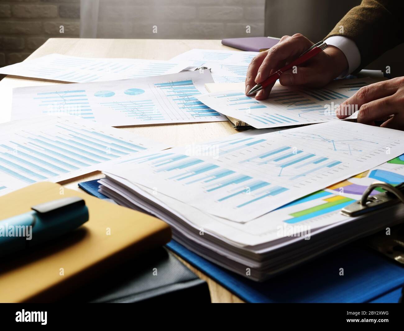 Paperwork of graphs hi-res stock photography and images - Alamy