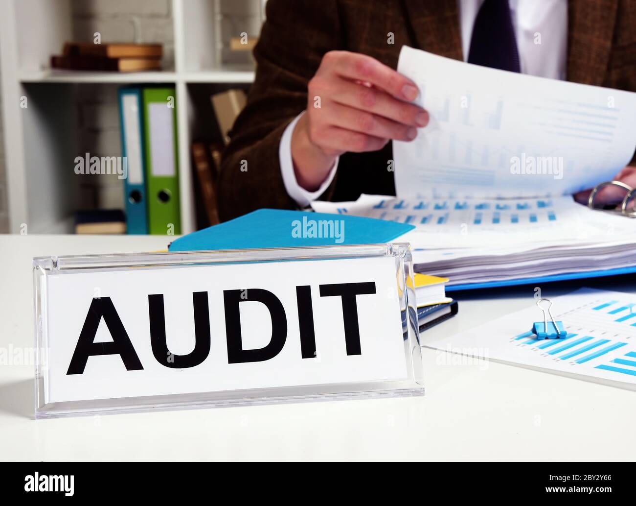 Audit reporting hi-res stock photography and images - Alamy