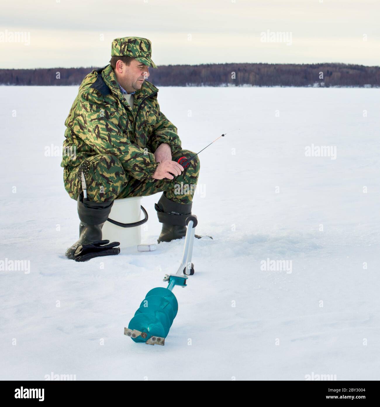 Ice fishing russia hi-res stock photography and images - Alamy