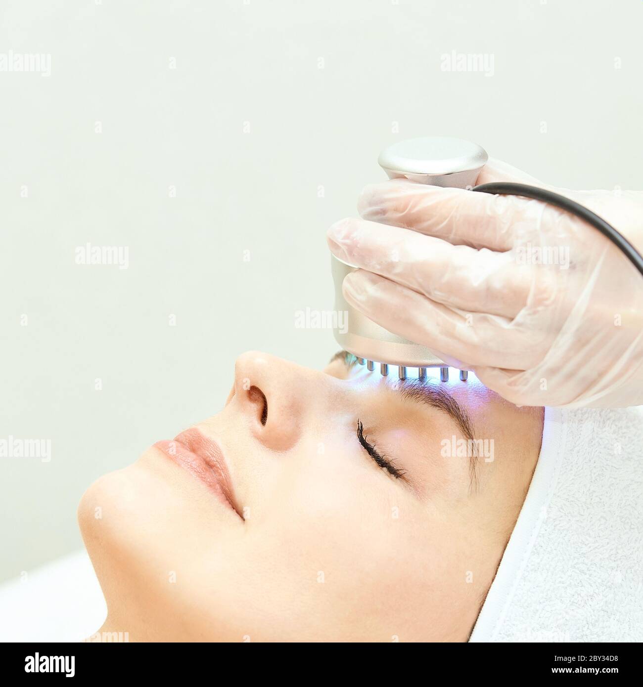 Light infrared therapy. Cosmetology head procedure. Beauty woman face ...