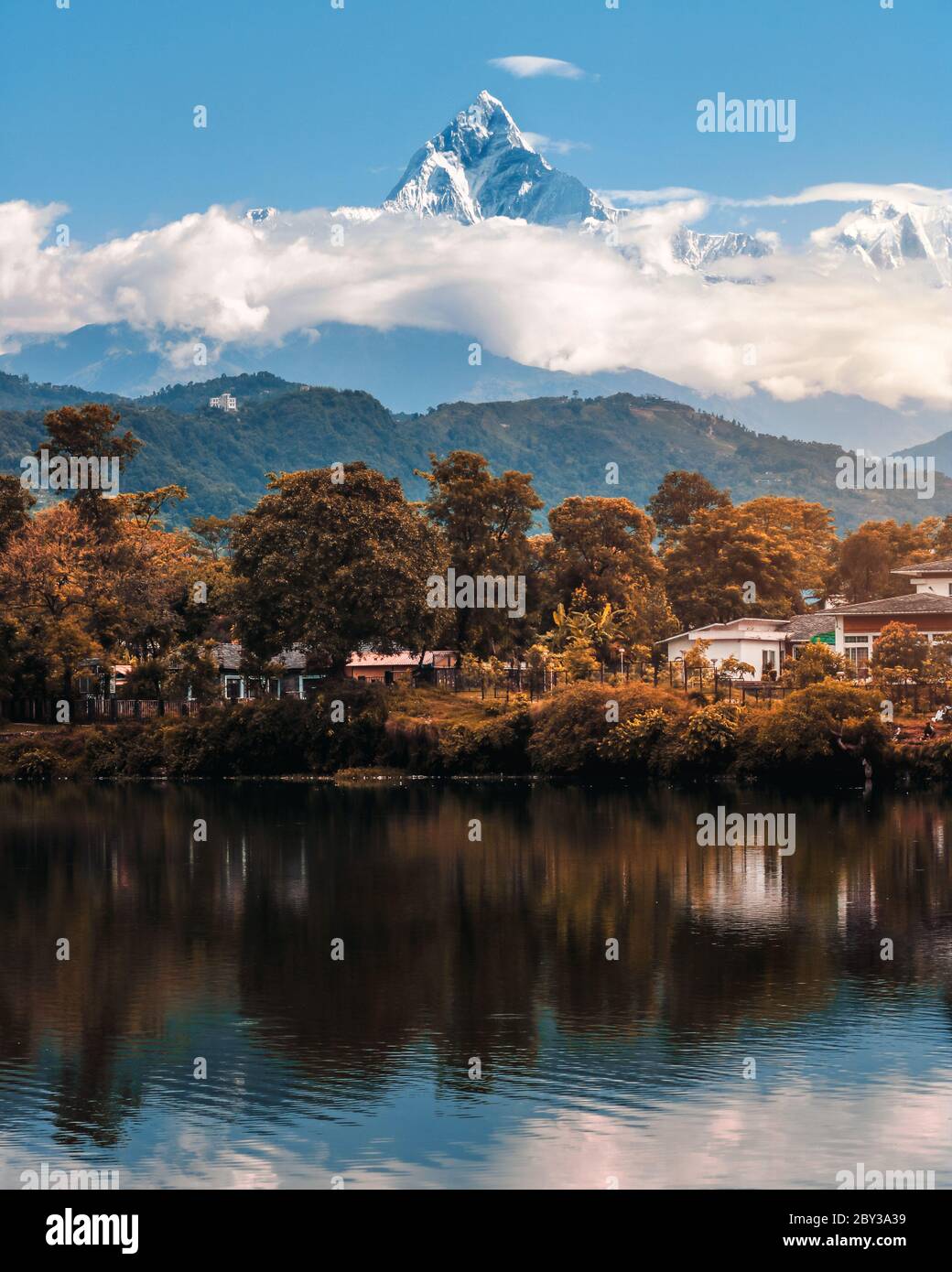 From the Peak to the Lake ( Mt. Fishtail - Lake Fewa Stock Photo - Alamy