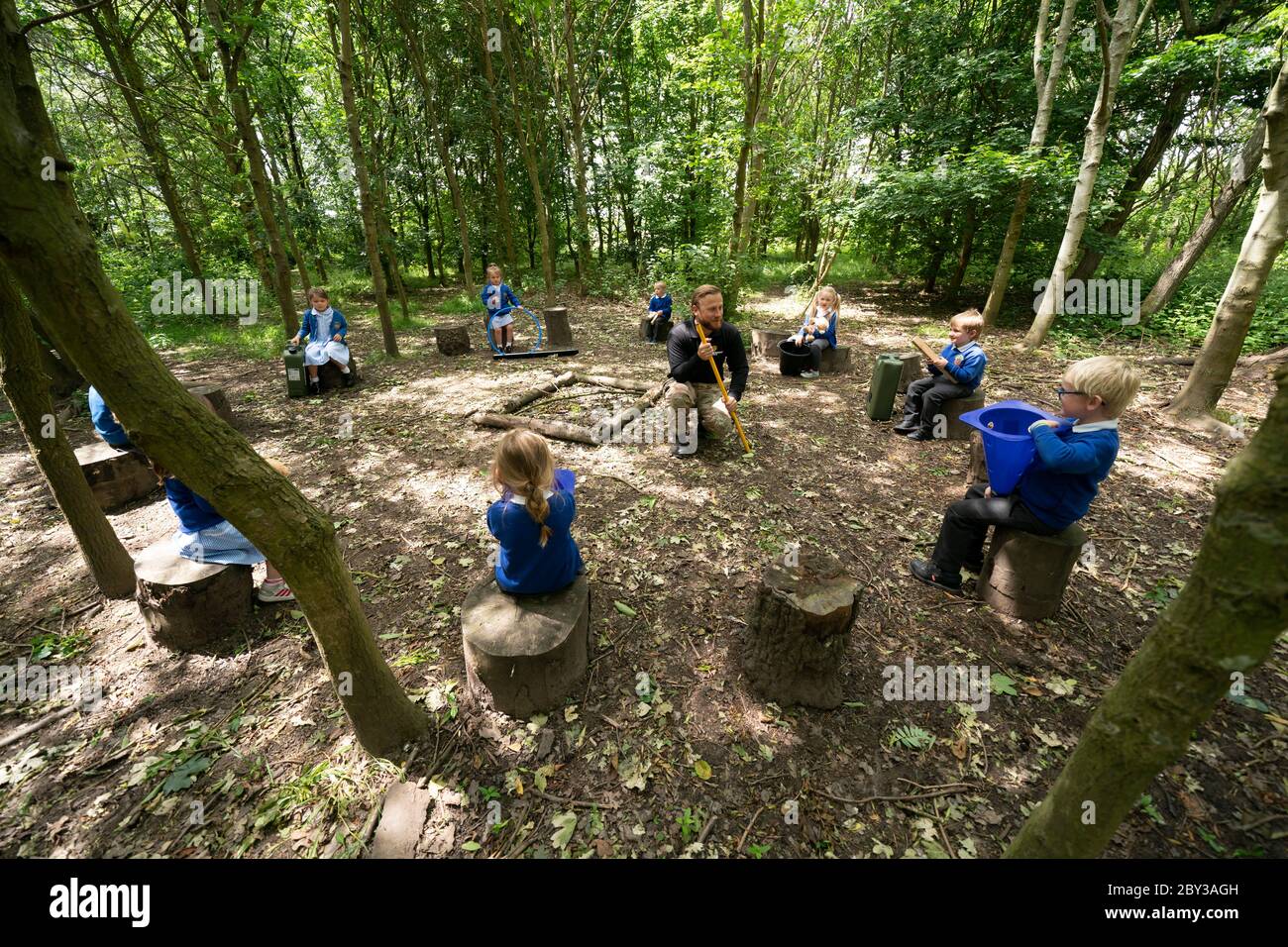 Staffordshire. 8th June, 2020. Reception pupils from Landywood Primary ...