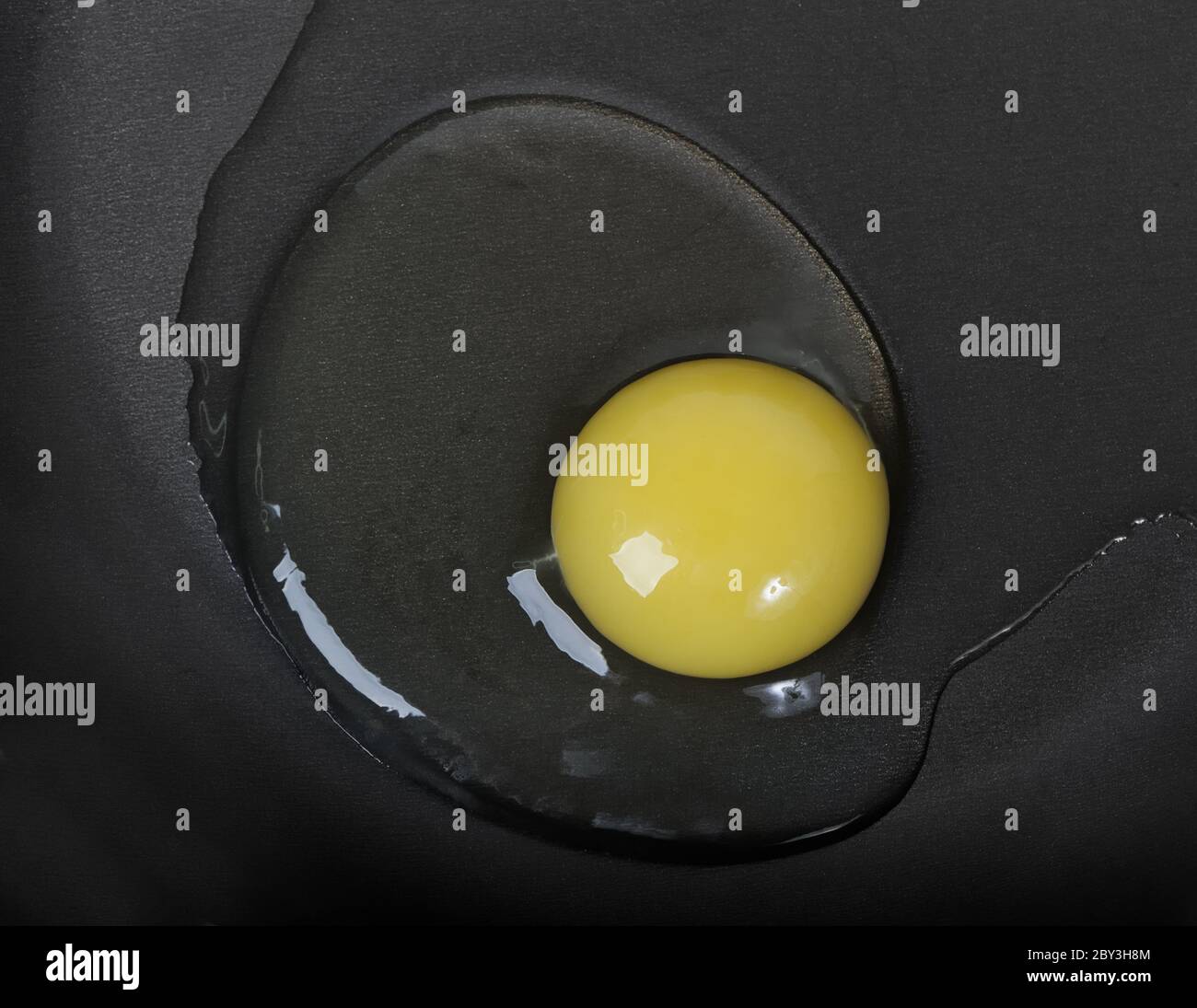 Orange yolk hi-res stock photography and images - Alamy