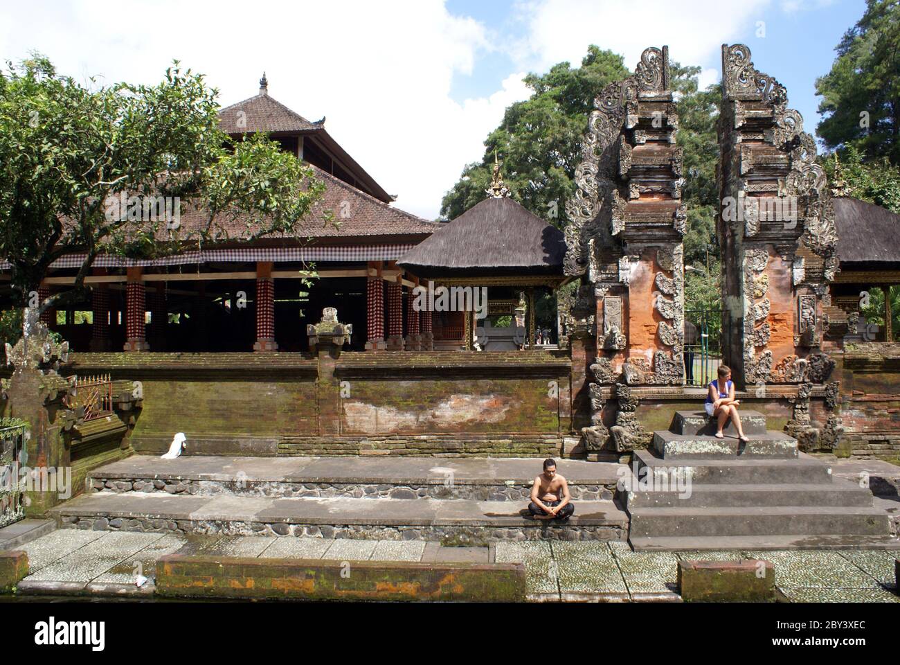 Tirta empul stone sculpture hi-res stock photography and images - Alamy
