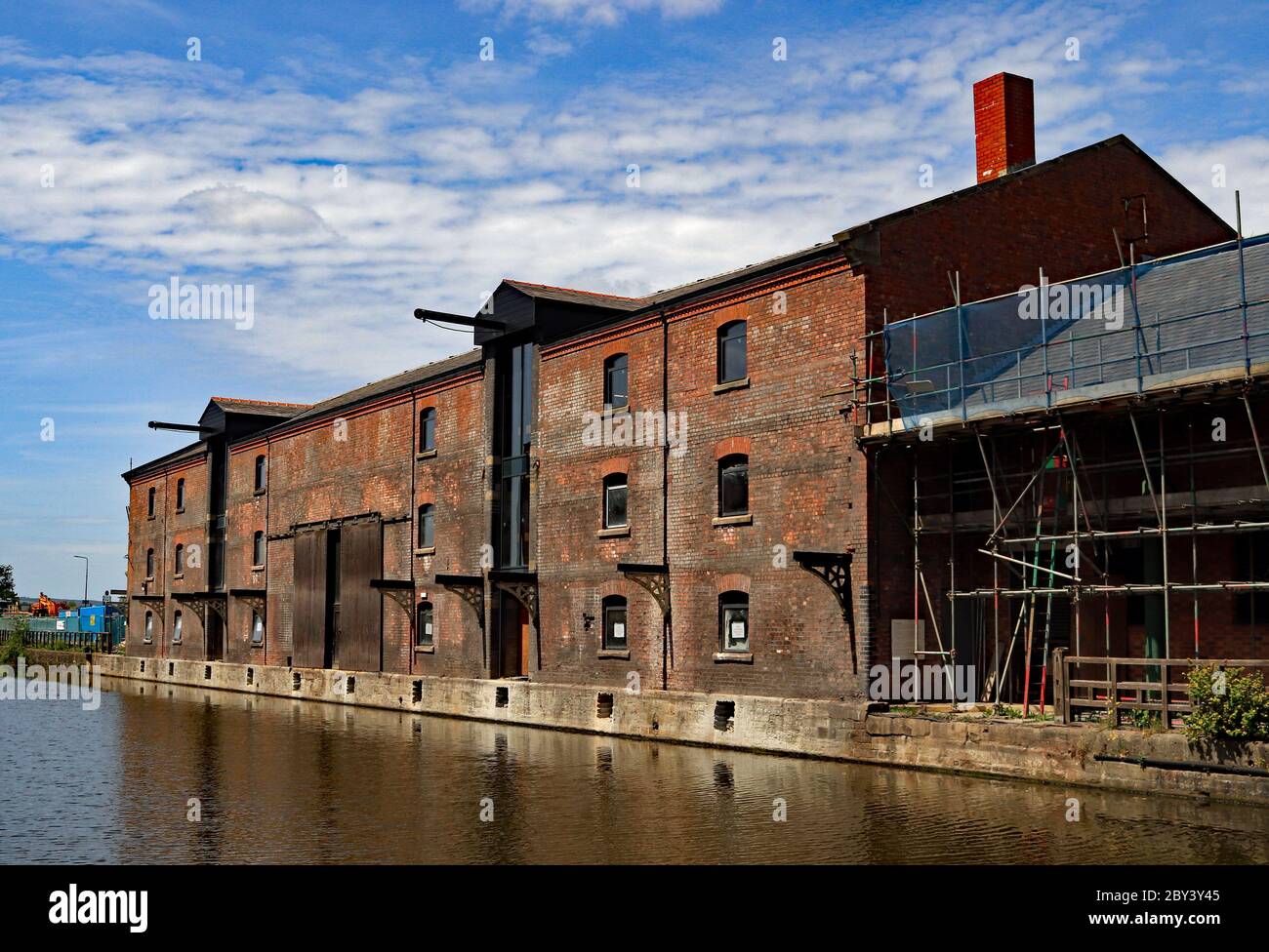 Wigan canal system hi-res stock photography and images - Alamy