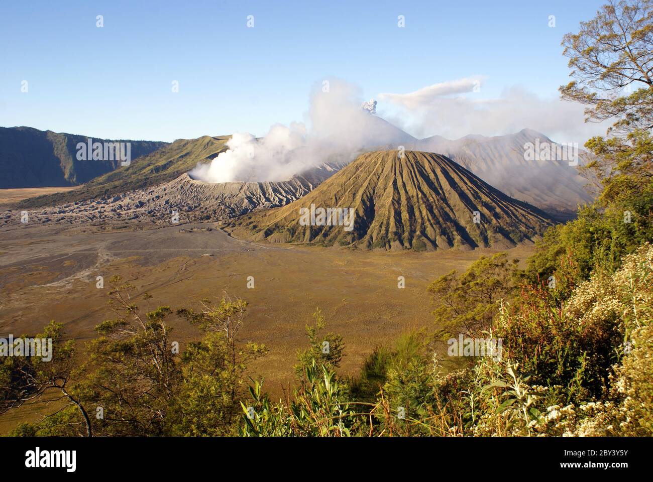Famous volcanos hi-res stock photography and images - Alamy