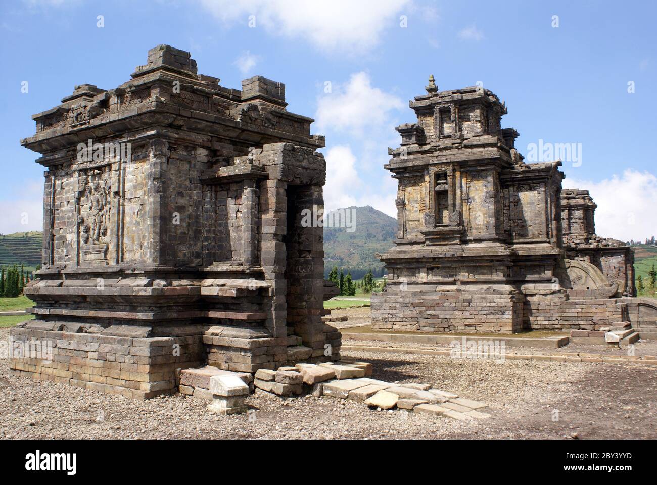 Old ruined temples hi-res stock photography and images - Alamy