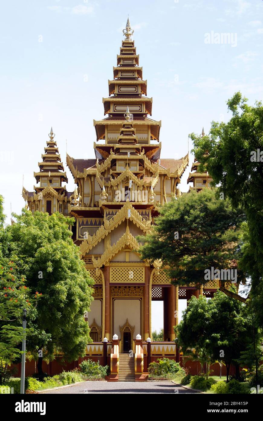 Tall pagoda hi-res stock photography and images - Alamy