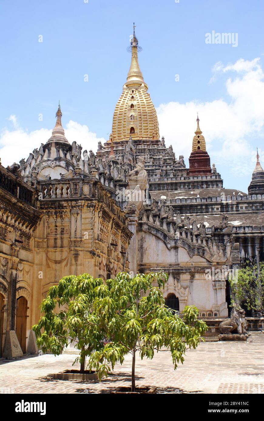 Burma ananda temple image hi-res stock photography and images - Alamy