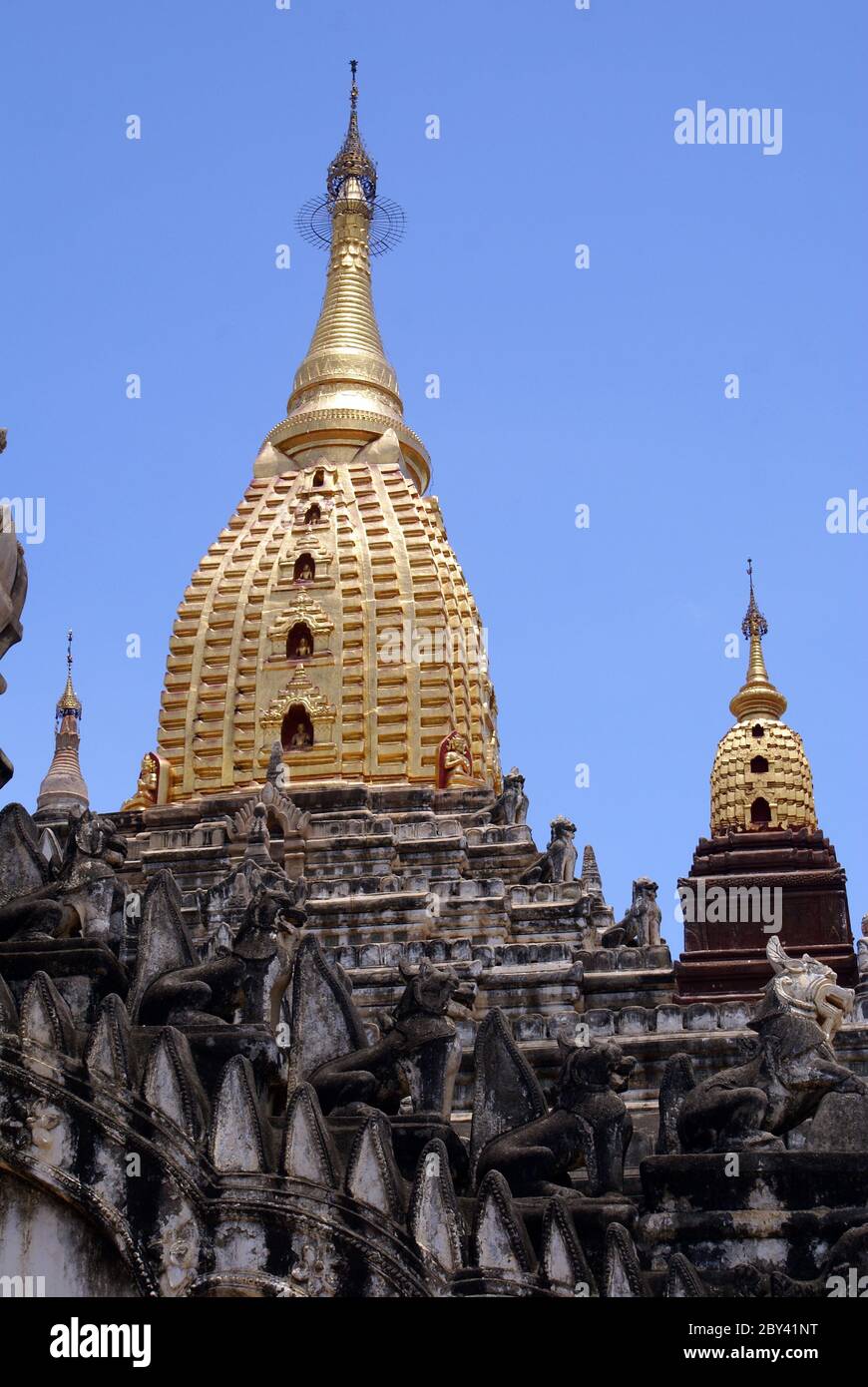 Burma ananda temple image hi-res stock photography and images - Alamy