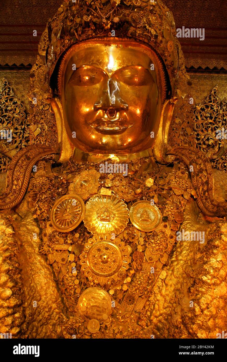 Mahamuni shrine hi-res stock photography and images - Alamy