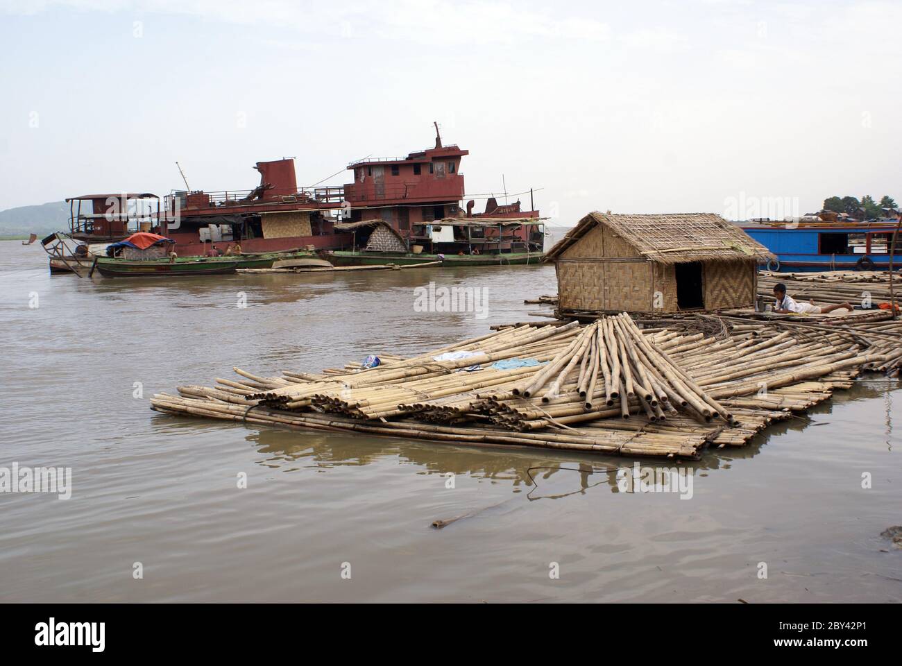 Ship slum hi-res stock photography and images - Alamy