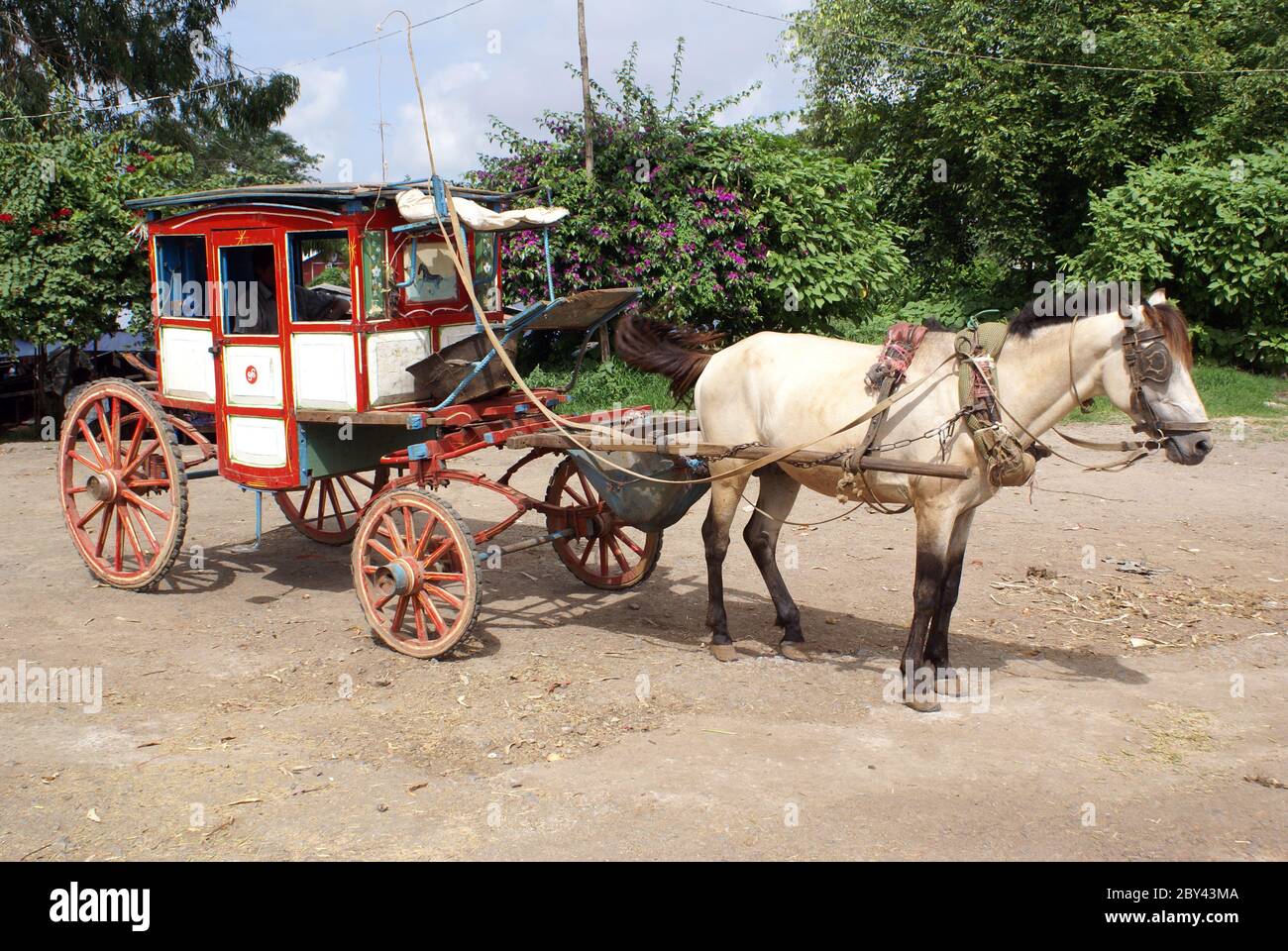 Horse cart carts hi-res stock photography and images - Alamy