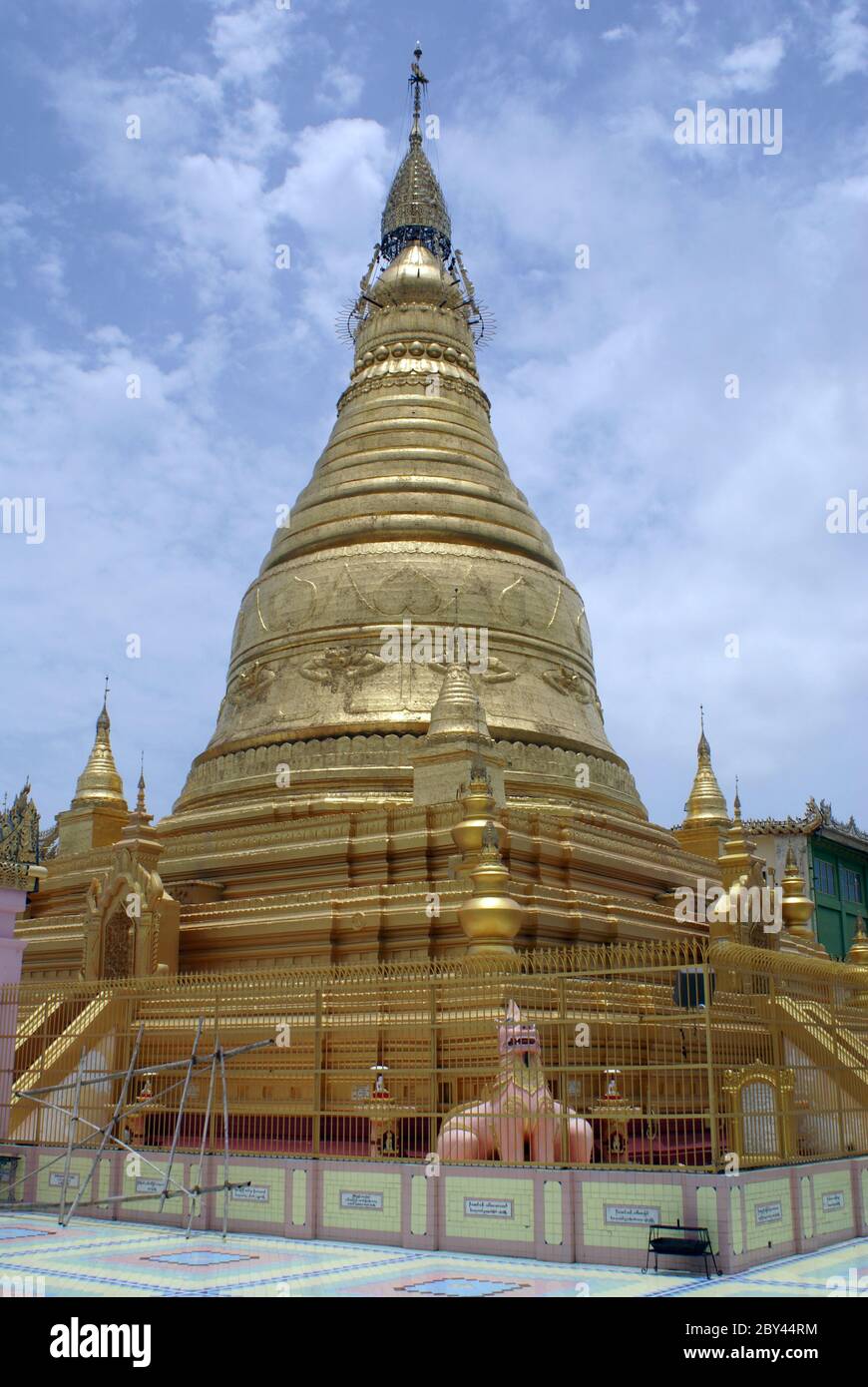 Stupa building hi-res stock photography and images - Alamy