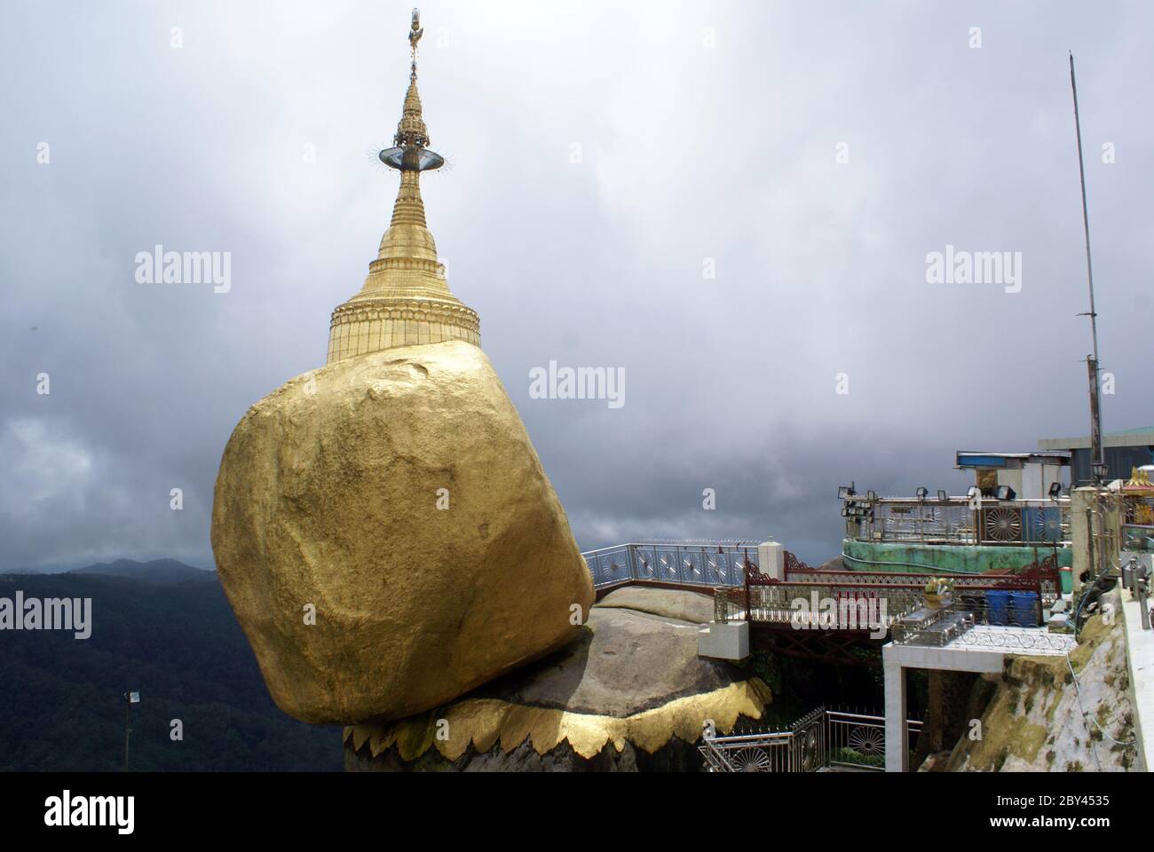 Cloud rock pagoda hi-res stock photography and images - Alamy
