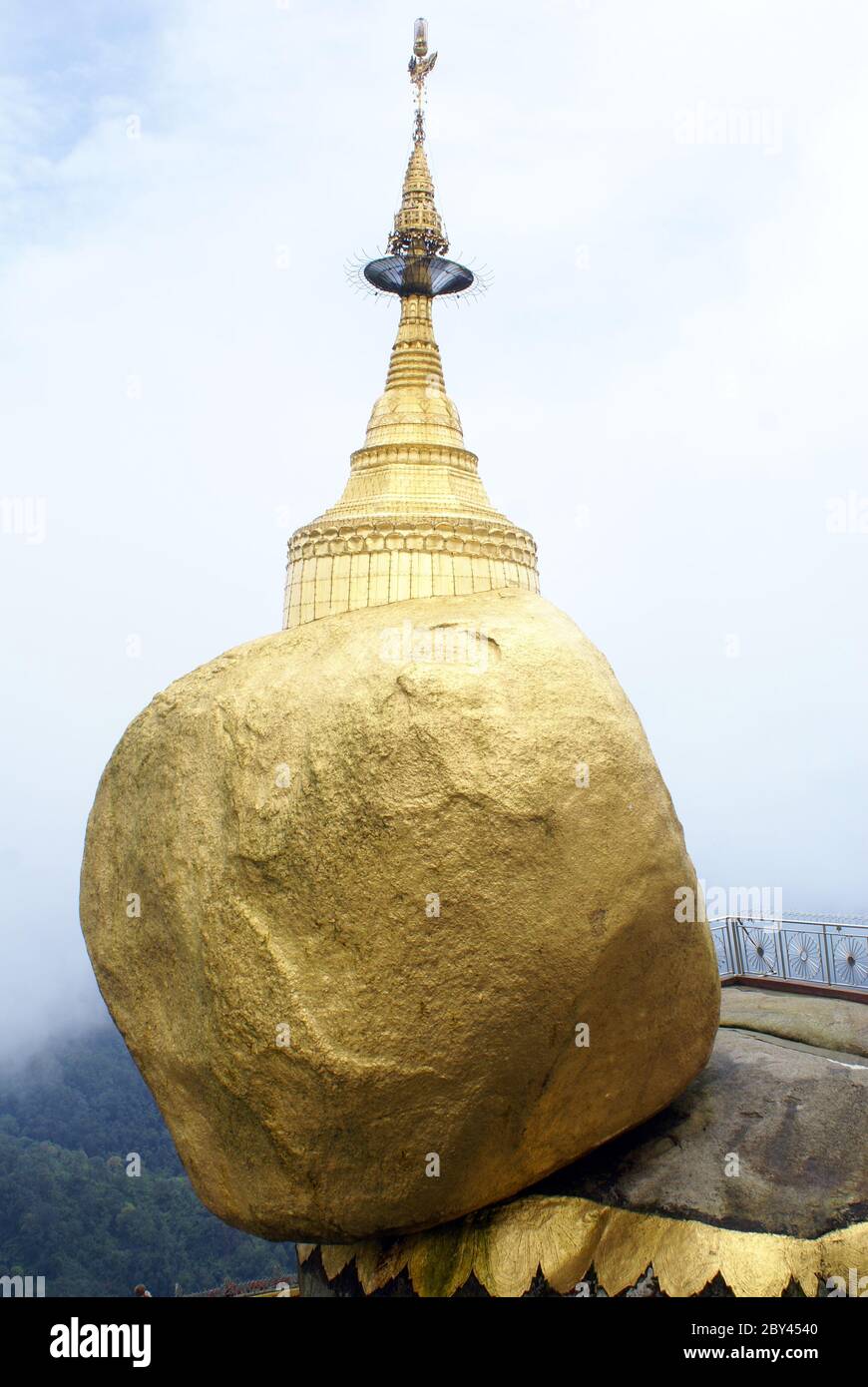 Cloud rock pagoda hi-res stock photography and images - Alamy