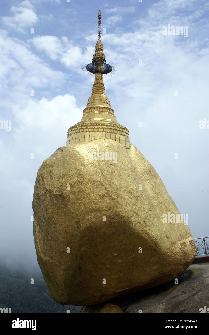 Cloud rock pagoda hi-res stock photography and images - Alamy