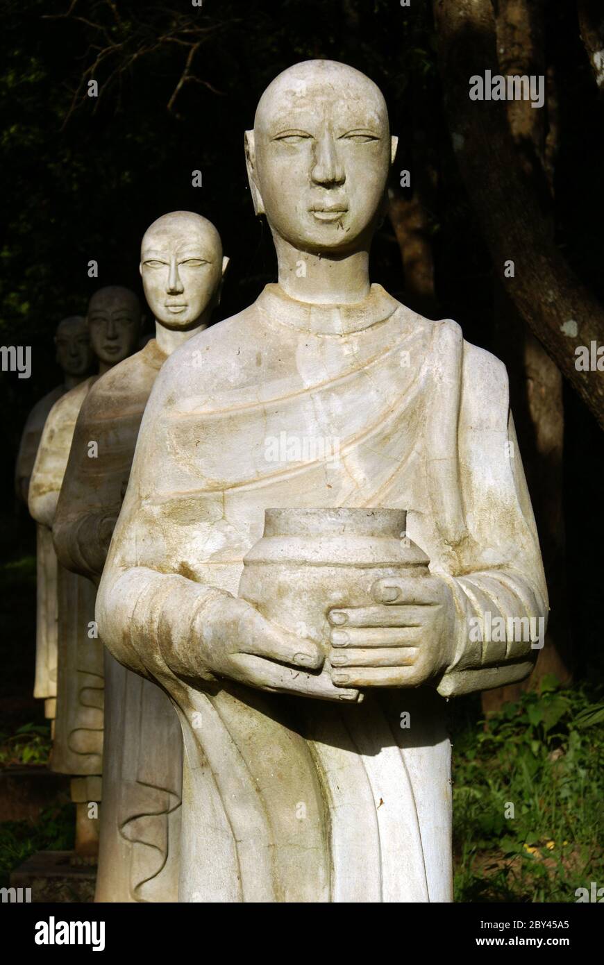 Southeast asian statues hi-res stock photography and images - Alamy