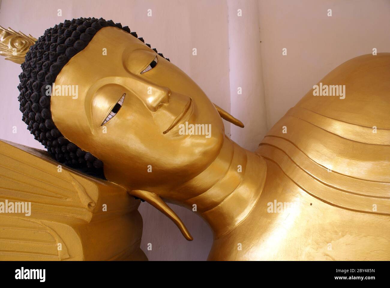Statue of buddhas head hi-res stock photography and images - Alamy