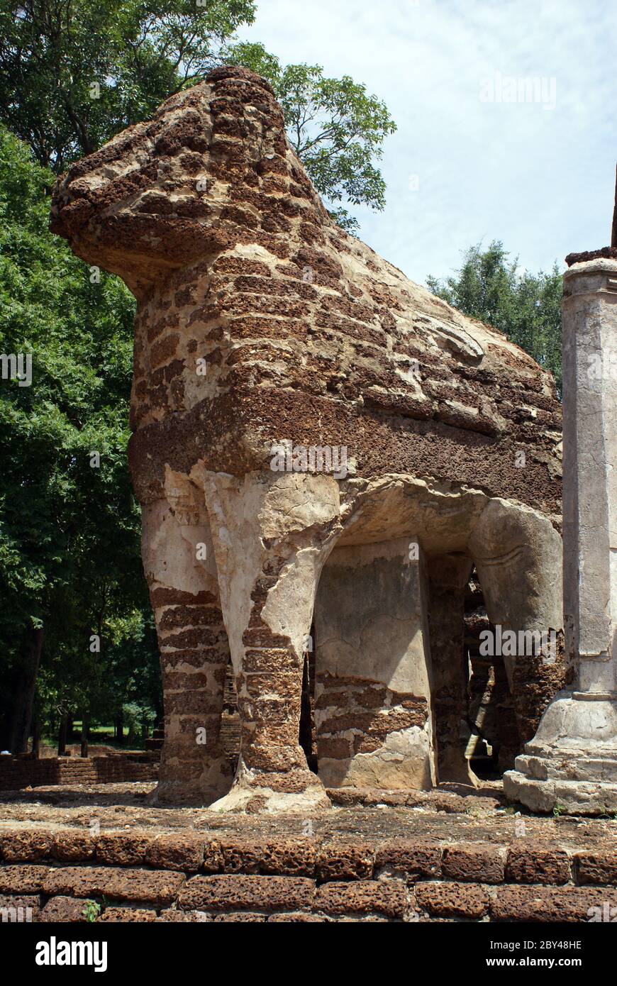Standing temple elephant hi-res stock photography and images - Alamy