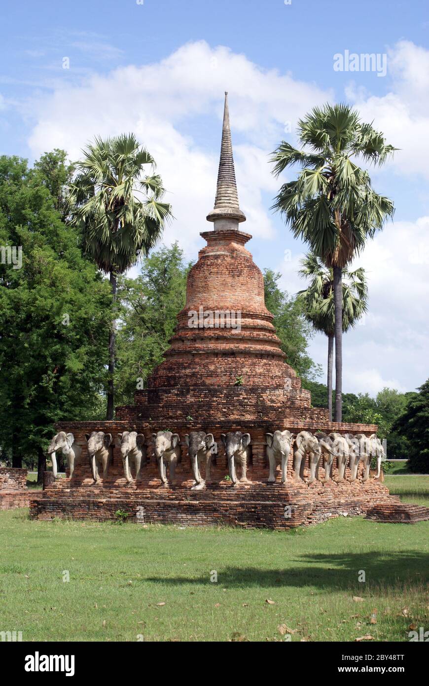 Pagoda profile hi-res stock photography and images - Alamy